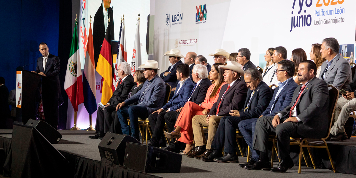 Ratifican como presidente de la AMEG Héctor Garza Garza - BM Editores